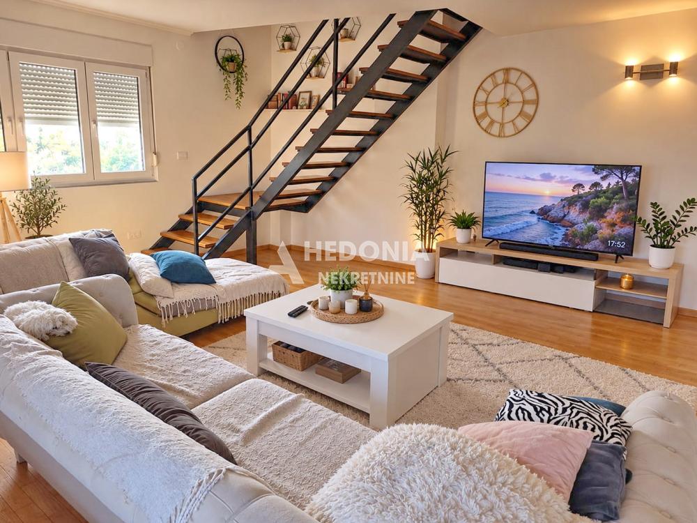 Karaburma, noviji, 3.0, opremljen, pogled ID#10673
190.000 €