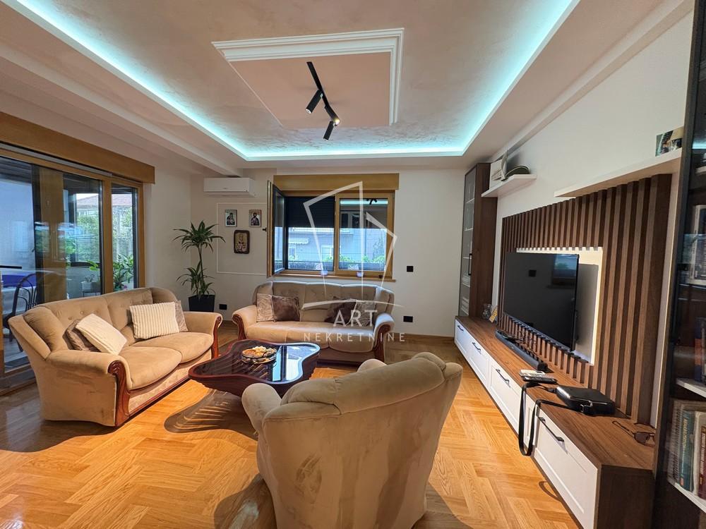 Zvezdara 68 m2 , terasa 27 m2, namešten ID#16415
365.000 €