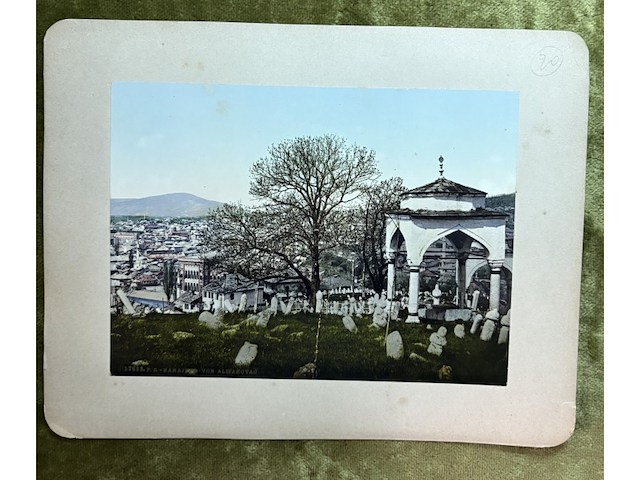 Kolekcija starih fotografija na paspartuu