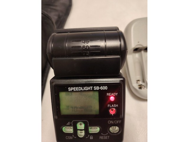Nikon SB-600 Speedlight blic
