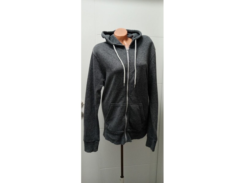 4. Pull & Bear dukserica vel M-38