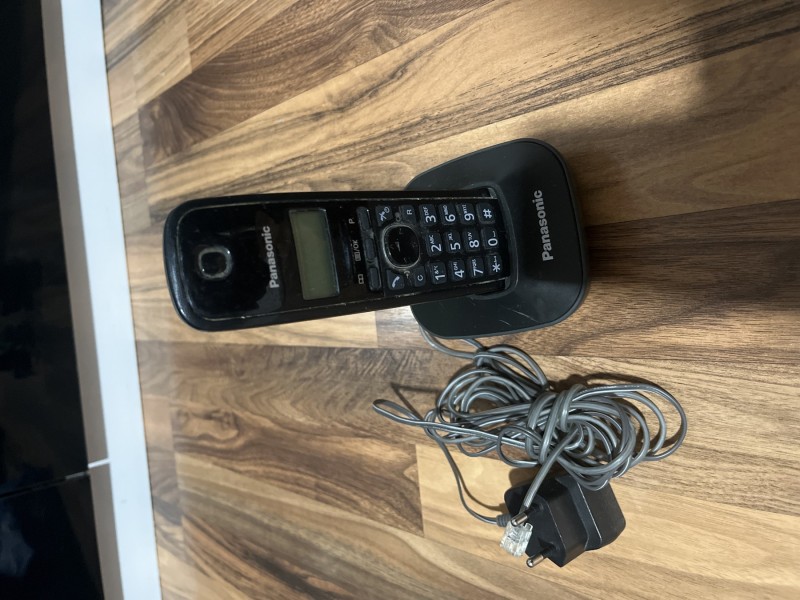 Panasonic bežični fiksni telefon KX-TG1611FXH