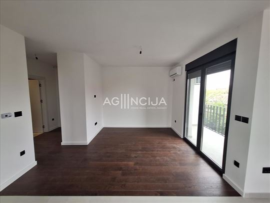 Novogradnja, 1.5 soban 47m2+21m2(T), Stara Pazova