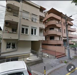 IZDAJEM DVA GARAZNA MESTA, BILEĆKA 22 NA VOZDOVCU
