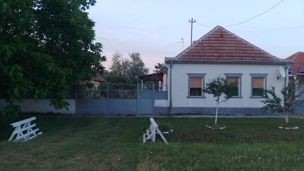 Prodajem seosko imanje u Banatskoj Dubici