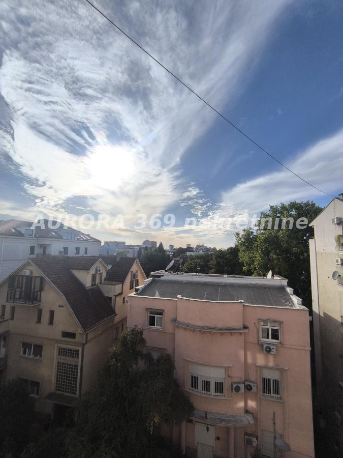 JEDINSTVENA PRILIKA U SRCU VRAČARA, BEOGRAD. POGLED NA HRAM. TROSOBAN DUPLEX, 75m2, DVE TERASE