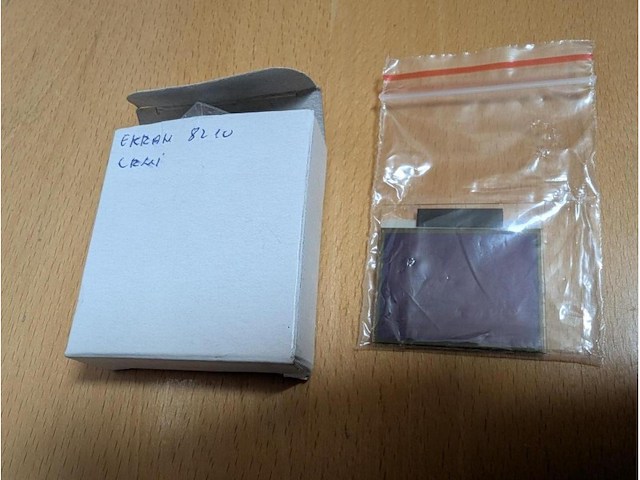 Nokia 8210 ekran crni