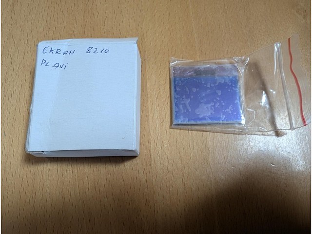Nokia 8210 ekran plavi