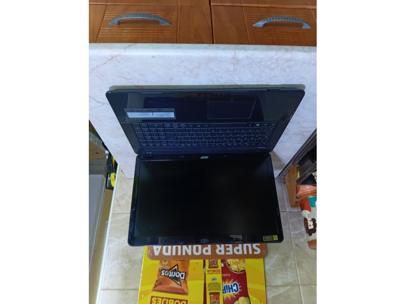 Laptop Acer E1-772G