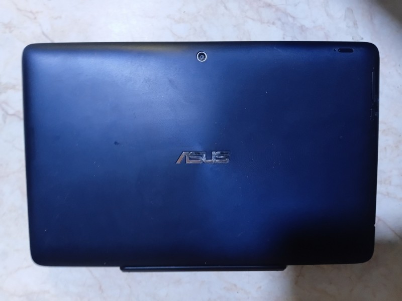 Laptop Asus ili tablet sa slika