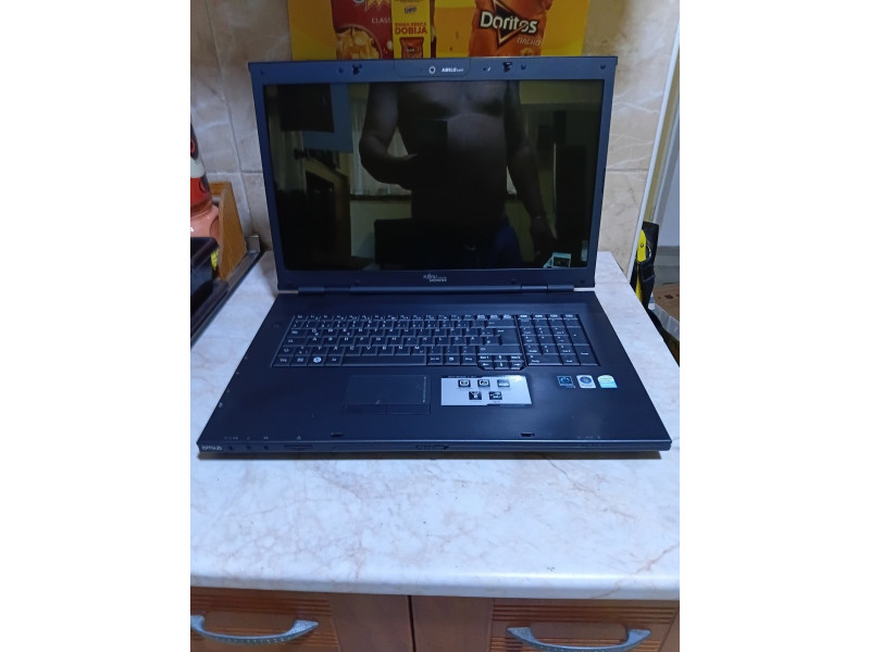 Laptop Fujitsu LI3910