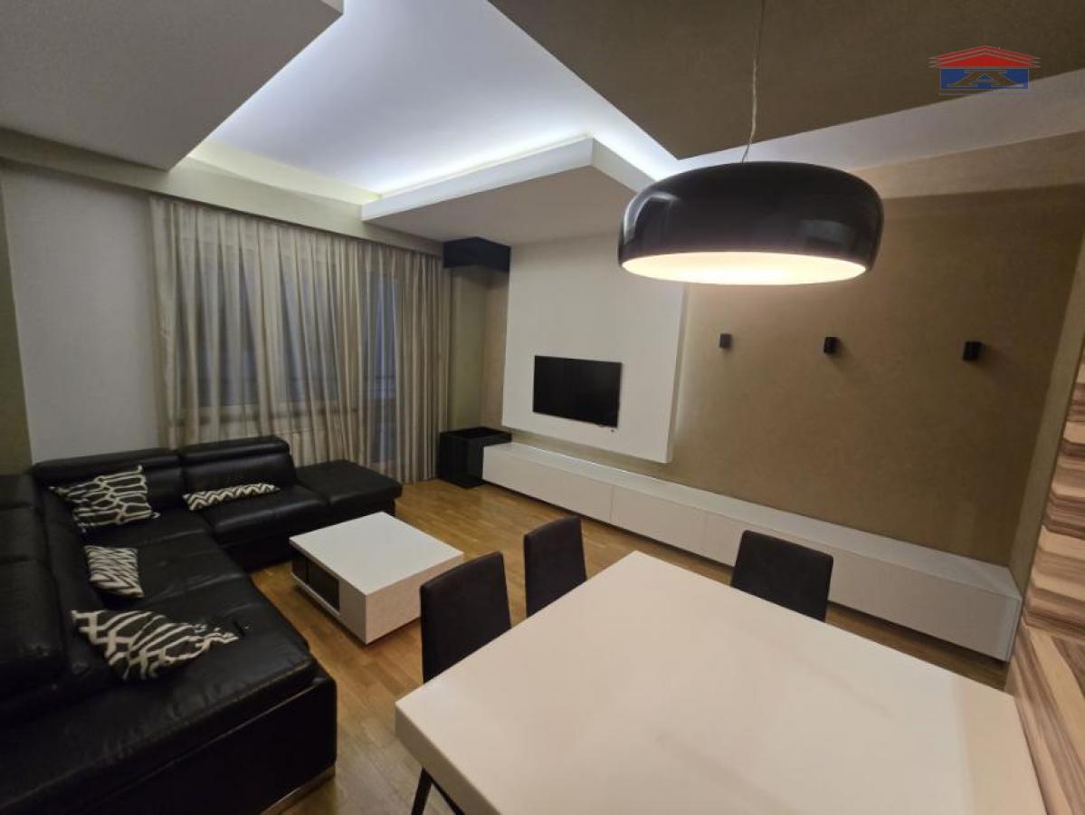 Trosoban stan za izdavanje, Bulevar Oslobođenja, Novi Sad, 90m², 1.300 €/mes