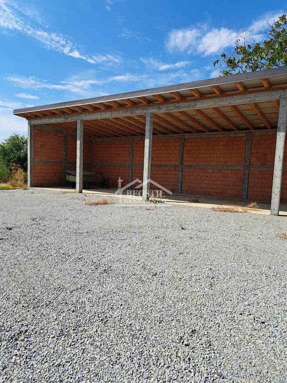 Plac za izdavanje, Dobanovci, Beograd, 3.500 €/mes