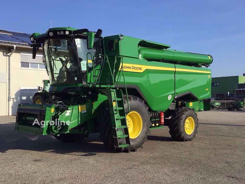 Novi John Deere S7 700 kombajn za žito