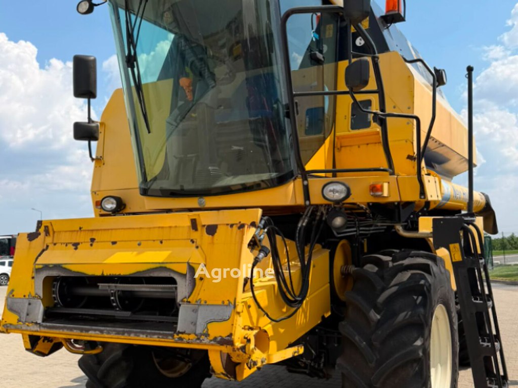 New Holland TC 5070 kombajn za žito