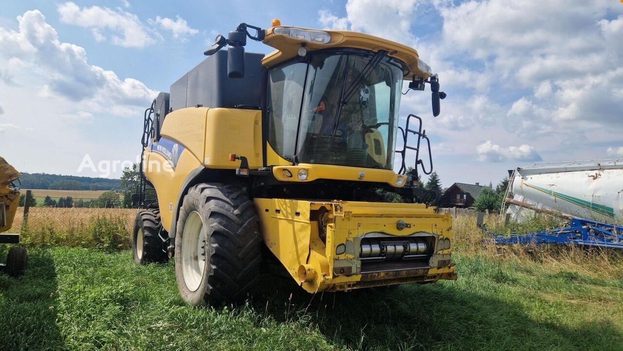 New Holland CR 9090 kombajn za žito