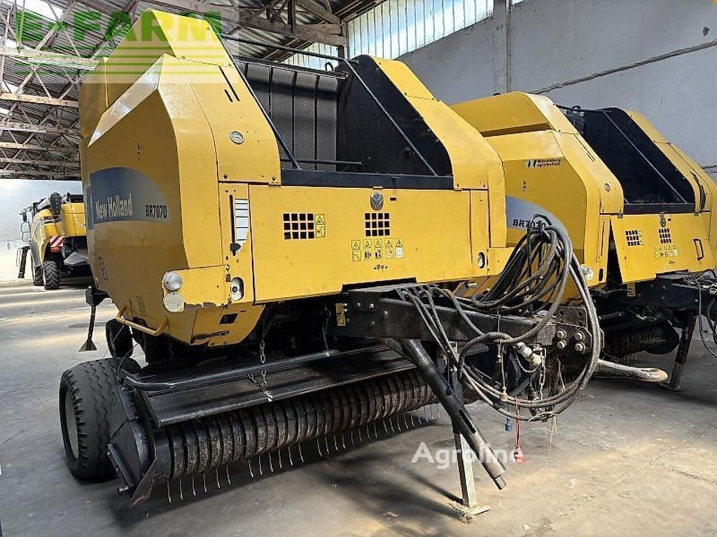 New Holland br 7070 rc balirka za četvrtaste bale