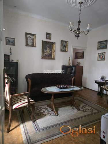 Zira, stan sa dvorištem i garažom