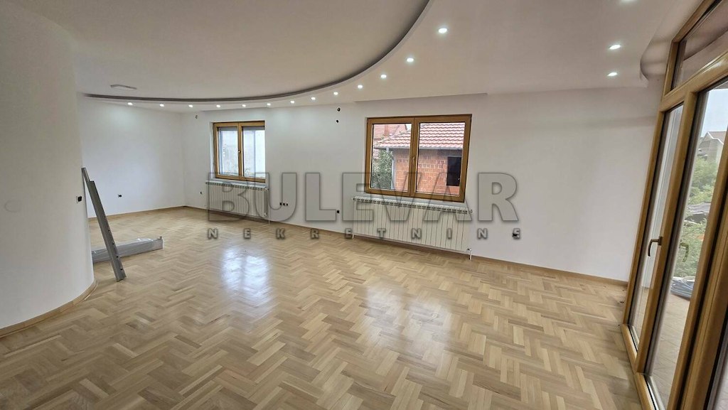 Kuća, Niš – Sečanica | Izdavanje · 892m² · 25.000€