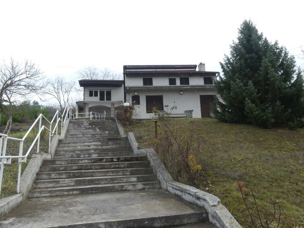 Kuća, Jagodina | Izdavanje · 200m² · 800€