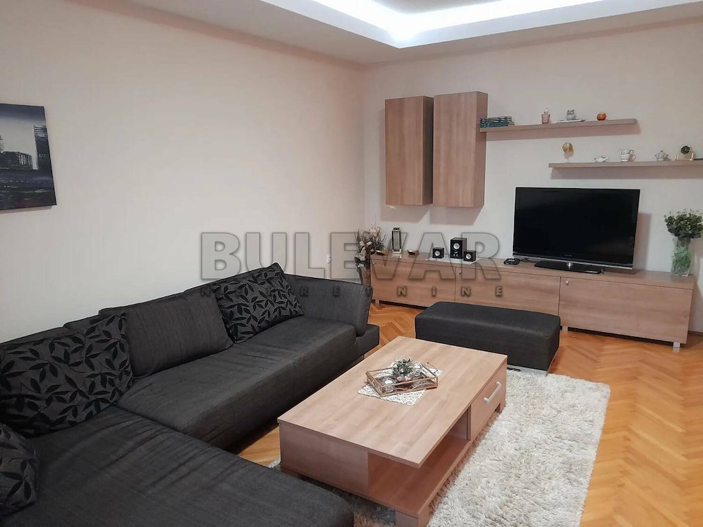 Trosoban stan, Niš – Pravni fakultet | Izdavanje · 67m² · 450€