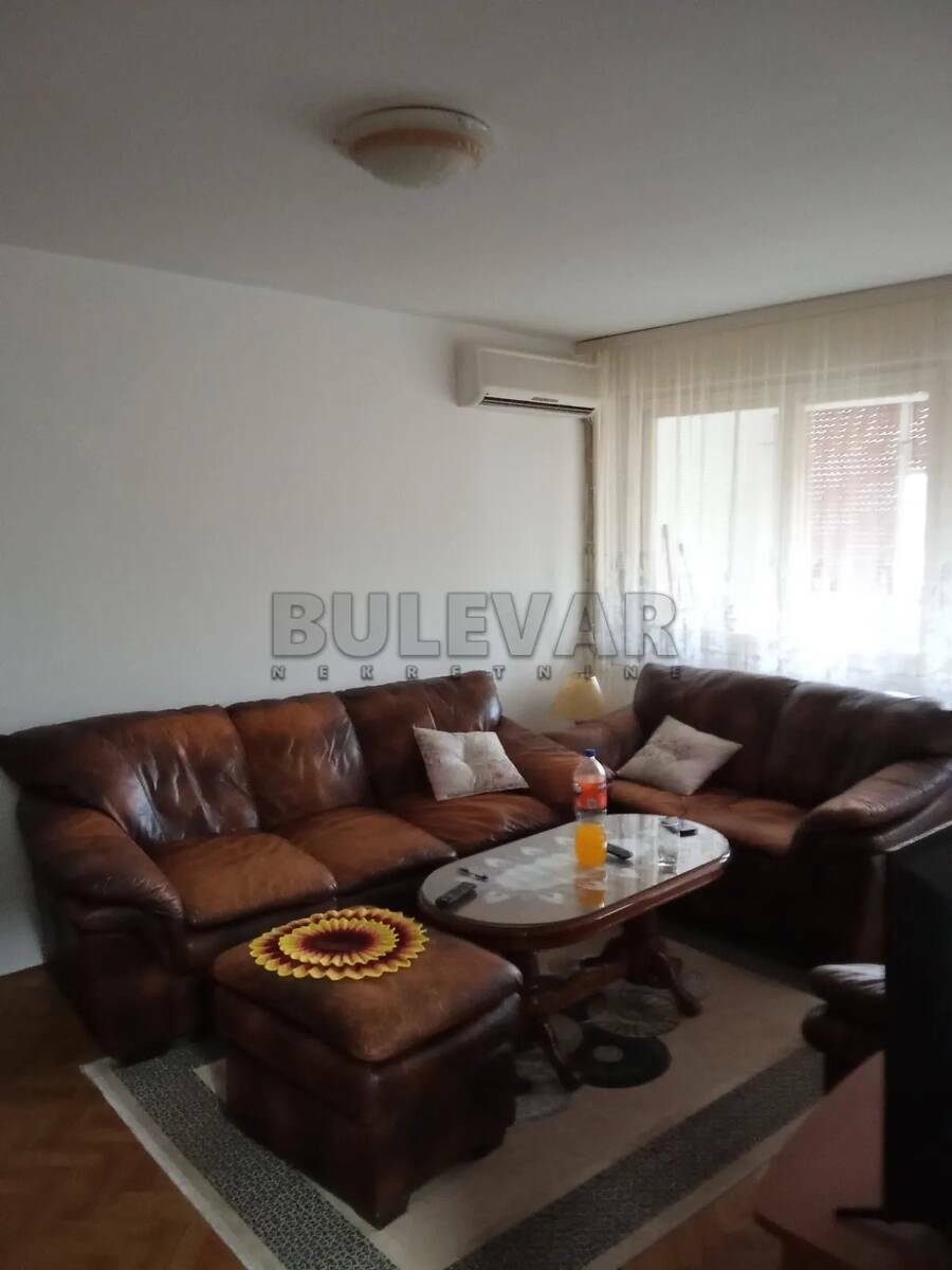 Jednoiposoban stan, Niš – Crveni pevac | Izdavanje · 45m² · 320€