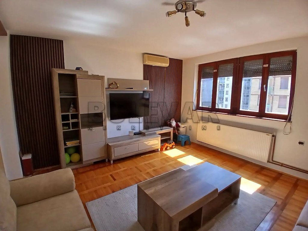 Trosoban stan, Niš – Pravni fakultet | Izdavanje · 75m² · 160.000€