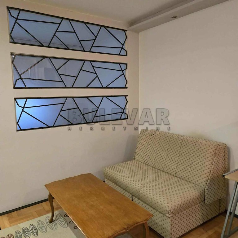 Jednoiposoban stan, Niš – Pravni fakultet | Izdavanje · 40m² · 350€