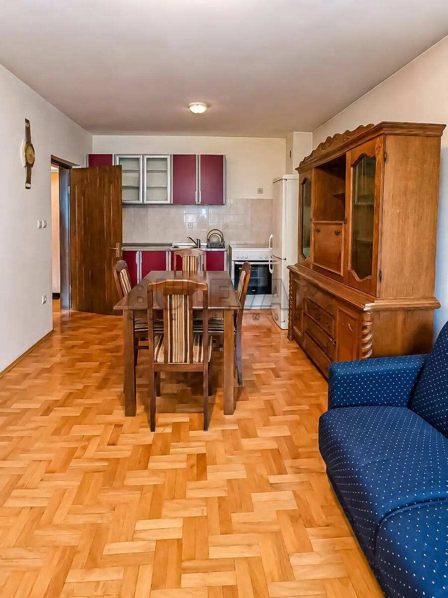 Jednoiposoban stan, Niš – Pravni fakultet | Izdavanje · 35m² · 300€