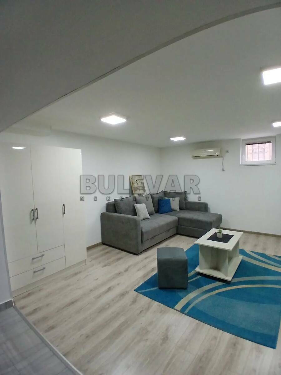 Jednosoban stan, Niš – Pravni fakultet | Izdavanje · 52m² · 300€