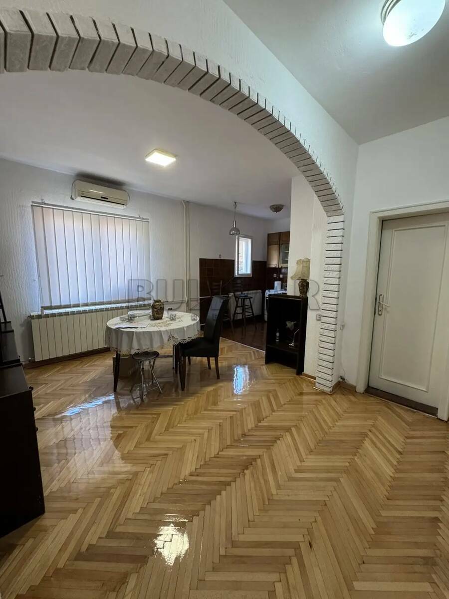Troiposoban stan, Niš – Crveni pevac | Izdavanje · 95m² · 600€
