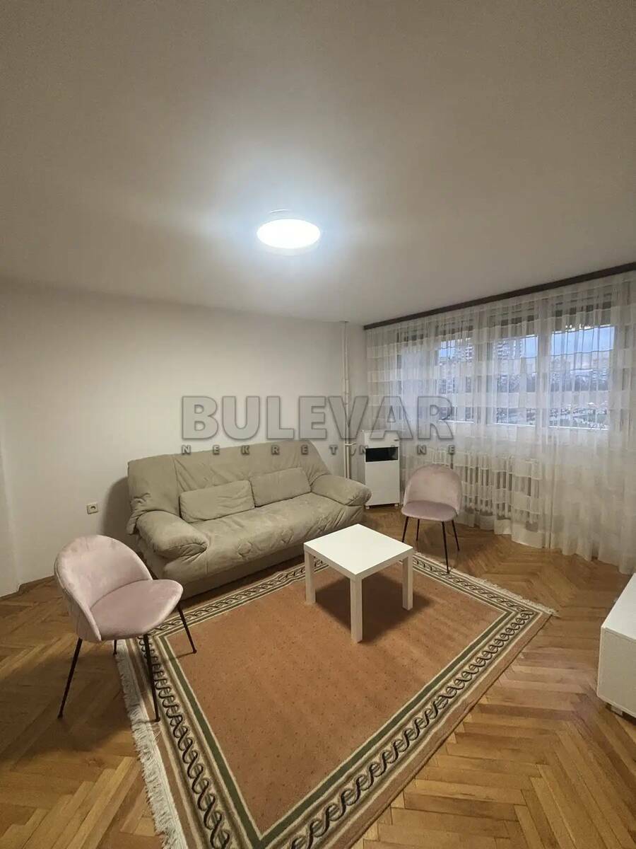 Troiposoban stan, Niš – Dom zdravlja | Izdavanje · 74m² · 450€