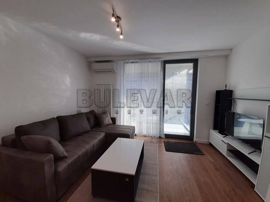 Garsonjera, Niš – Bulevar Nemanjića | Izdavanje · 34m² · 400€
