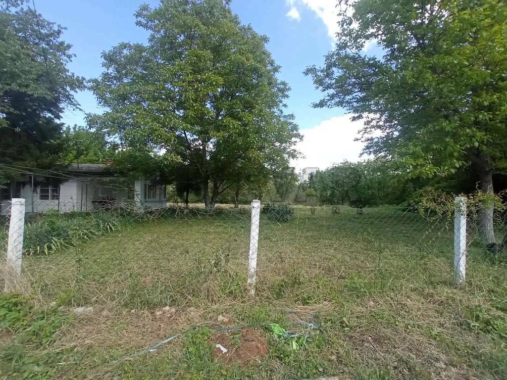 Plac, Niš – Naselje Nikola Tesla | Izdavanje · 2411m² · 950€