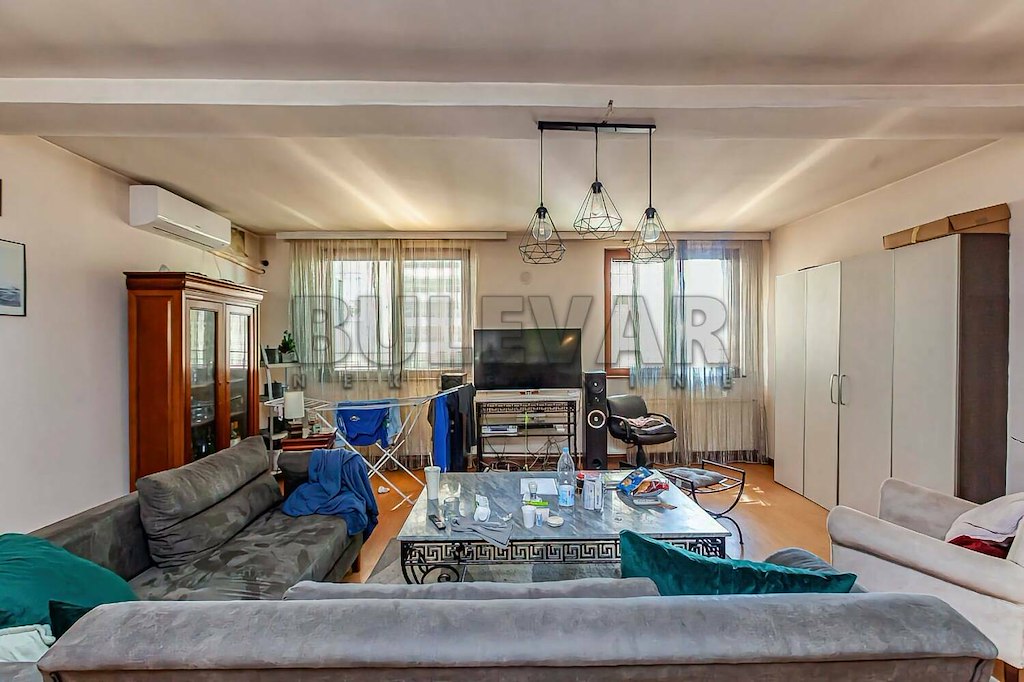 Plac, Niš – Kamenica | Izdavanje · 1610m² · 5.800€