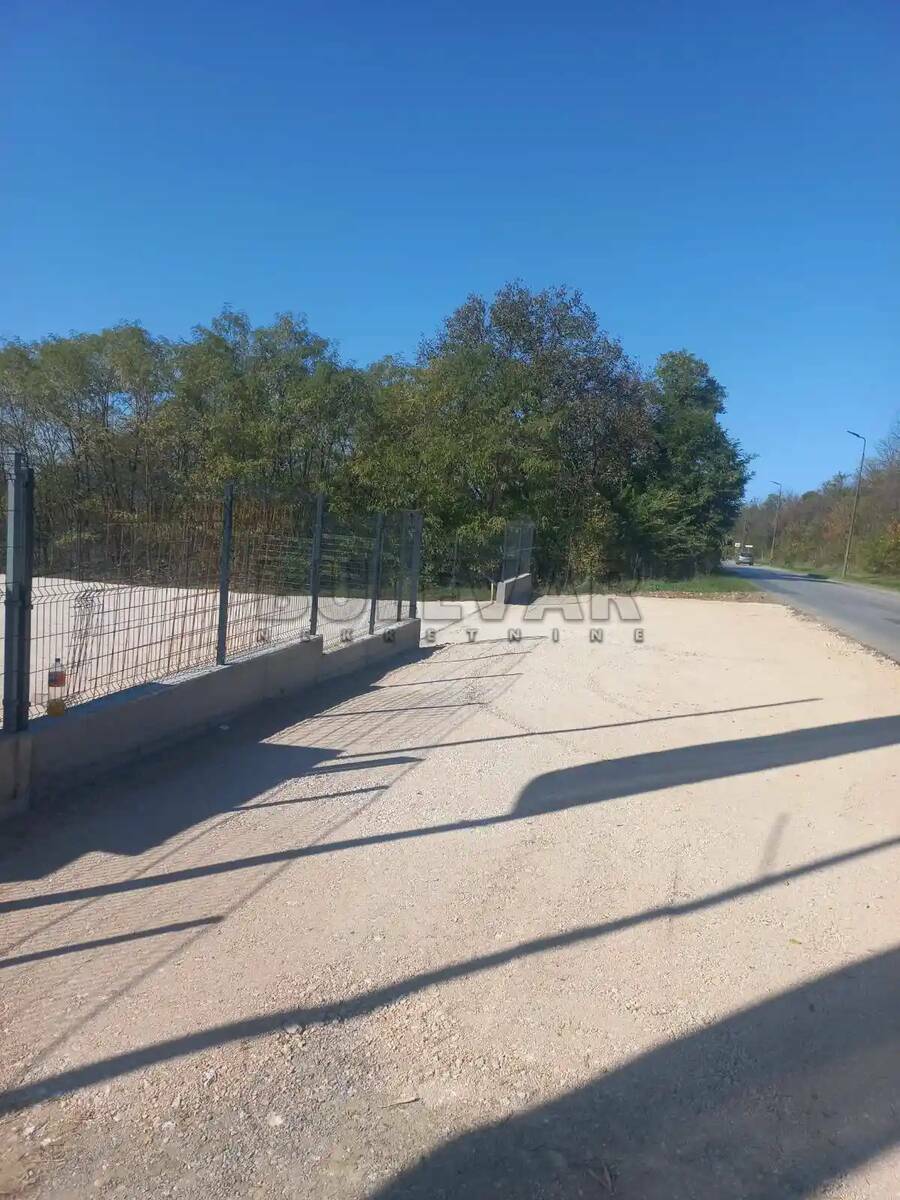 Plac, Niš – Pasi poljana | Izdavanje · 1364m² · 650€