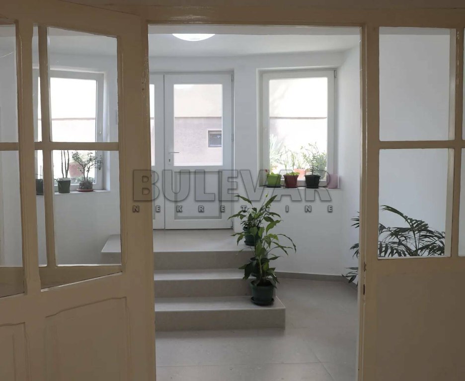 Poslovni prostor / Lokal, Niš – Centar | Izdavanje · 122m² · 800€