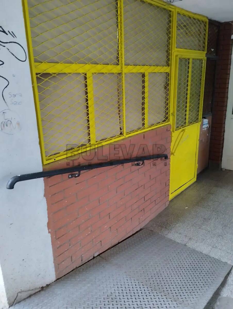 Poslovni prostor / Lokal, Niš – Bulevar Nemanjića | Izdavanje · 7m² · 120€