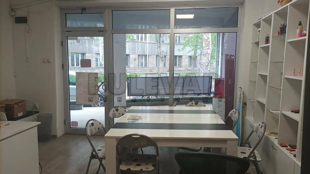 Poslovni prostor / Lokal, Niš – Pravni fakultet | Izdavanje · 25m² · 300€