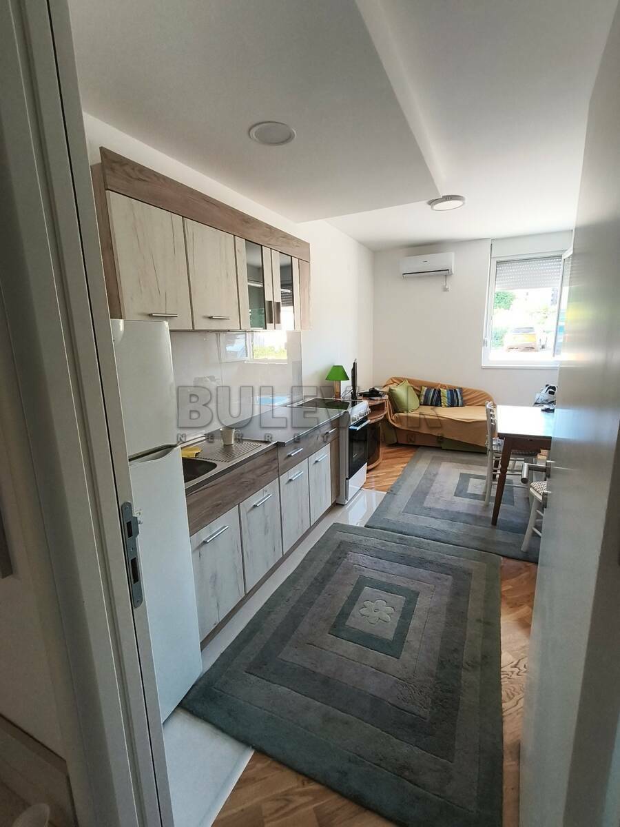 Poslovni prostor / Lokal, Niš – Dom zdravlja | Izdavanje · 120m² · 1.100€