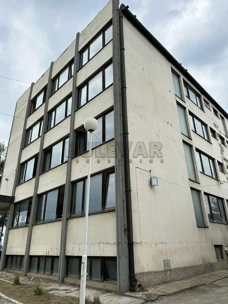 Poslovni prostor / Lokal, Prokuplje – Prokuplje | Izdavanje · 1590m² · 2.500€