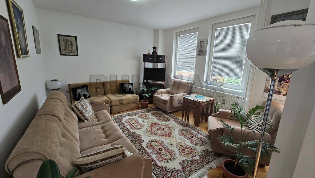 Poslovni prostor / Lokal, Doljevac – Malošište | Izdavanje · 412m² · 35.000€