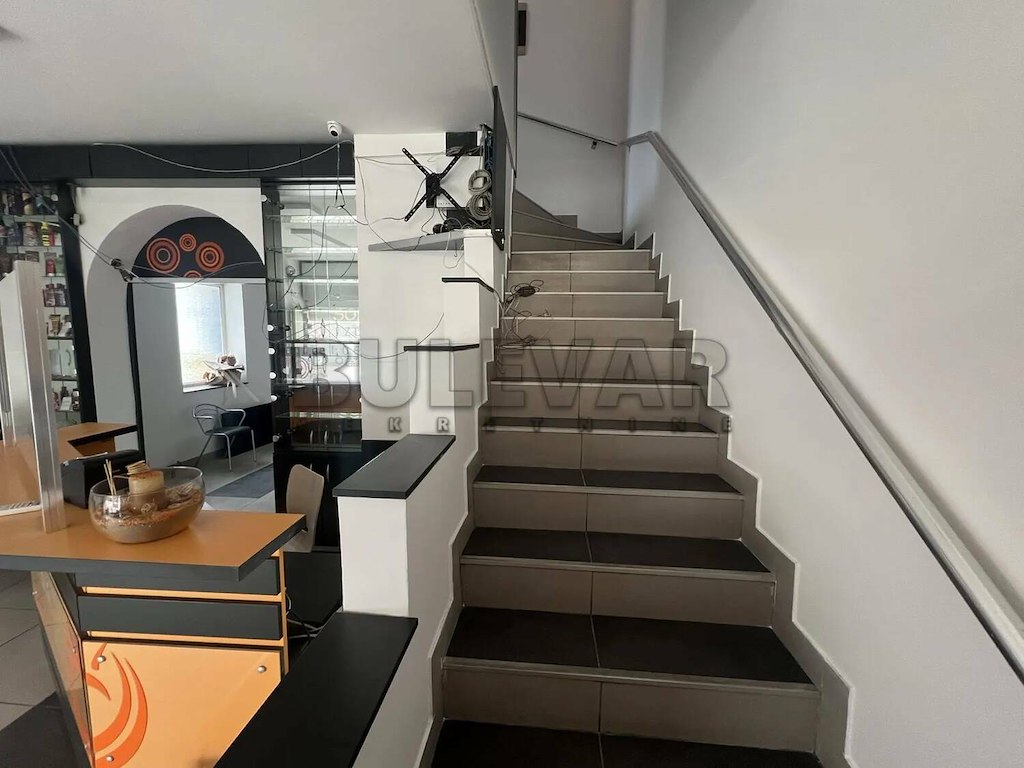 Poslovni prostor / Lokal, Niš – Crveni pevac | Izdavanje · 88m² · 950€