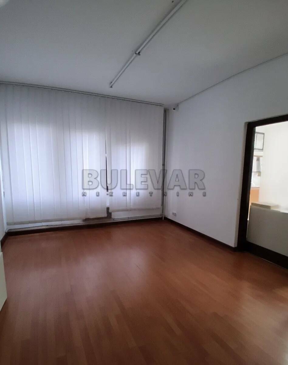 Poslovni prostor / Lokal, Niš – Pravni fakultet | Prodaja · 94m² · 500€
