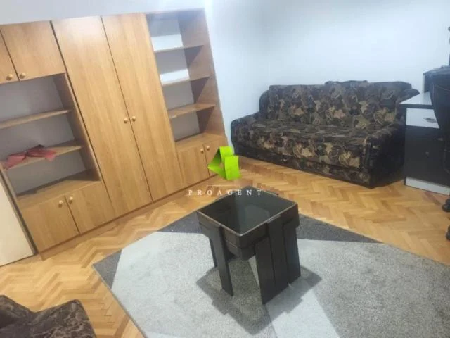 Jednoiposoban stan u blizini Pravnog fakulteta ID#9057