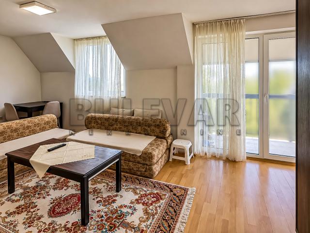 Izdaje se jednoiposoban stan u blizini Starog groblja, 38m2