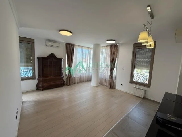 Izdavanje, Stan, 57m2 , Centar