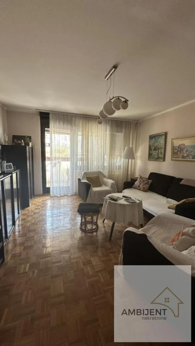 Četvorosoban stan u bloku 72, 93m2
