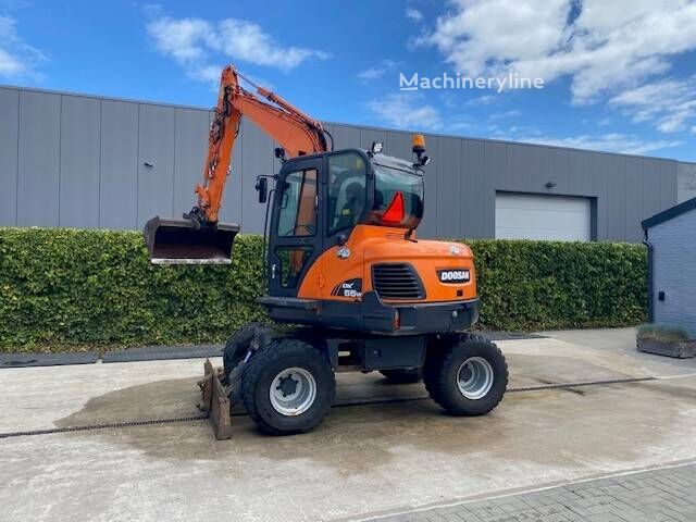 Doosan DX 55 W bager točkaš