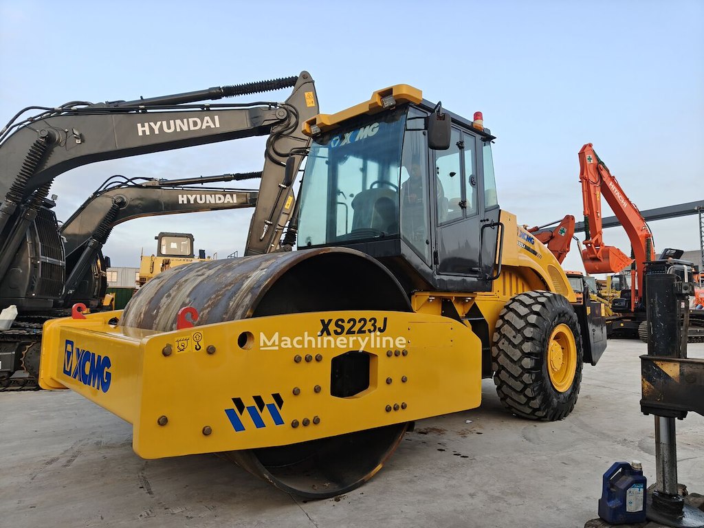 XCMG XS202J kompaktor s jednim valjkom